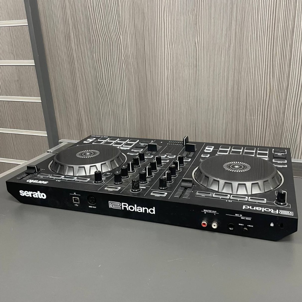 Pre-owned Roland Serato DJ-202-DJ Controller - Own4Less